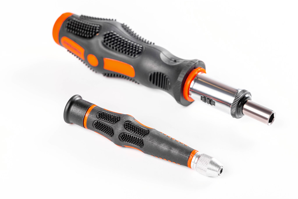 How to use a torque screwdriver like a pro - Earfone Kart